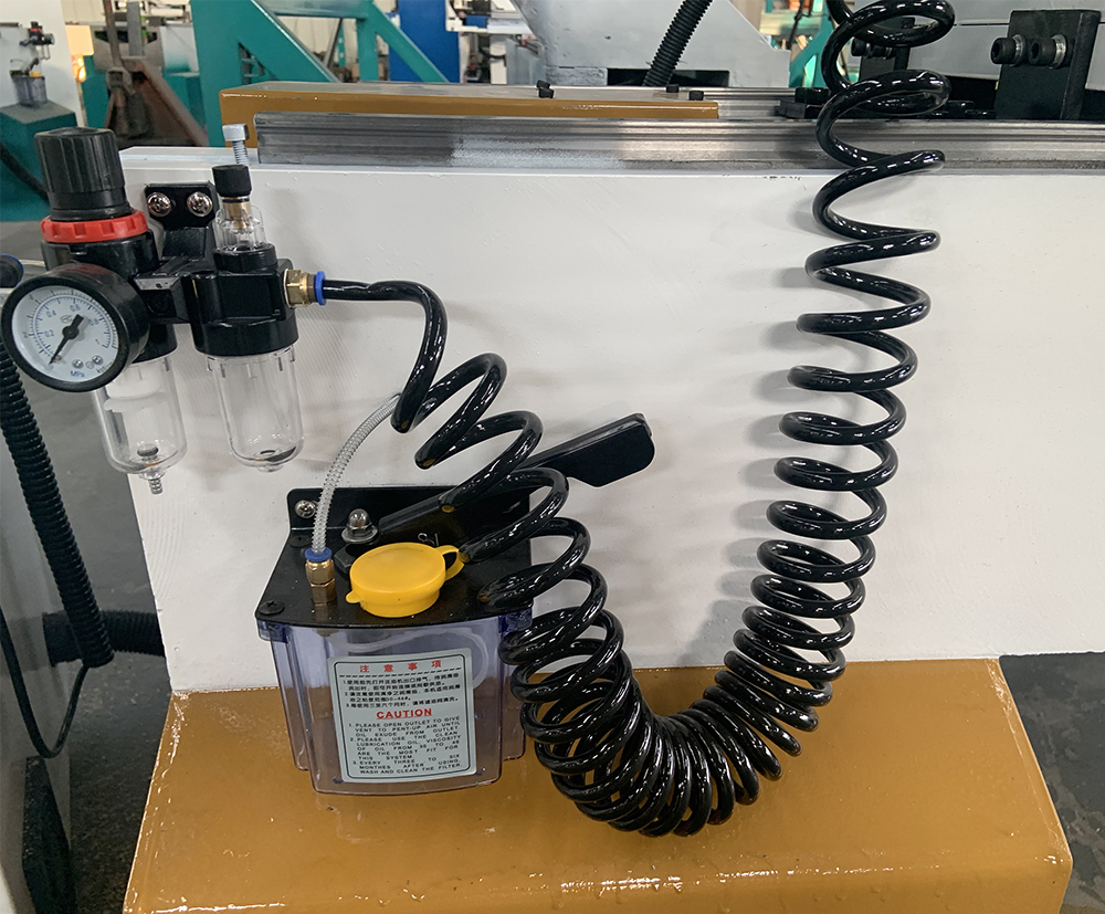 WS-L1516 Double Axis CNC Wood Lathe Machine with Auto Fixing Device ...